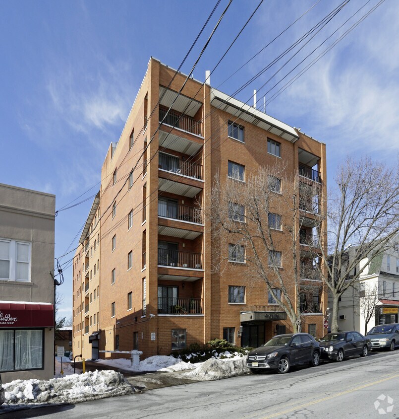 The Crest - Apartments in Cliffside Park, NJ | Apartments.com