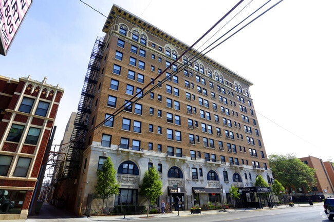 The Sovereign Apartments - Chicago, IL | Apartments.com