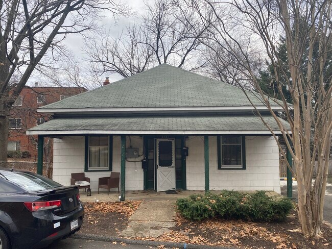 Clarendon/Courthouse Apartments for Rent with a Yard - Arlington, VA ...