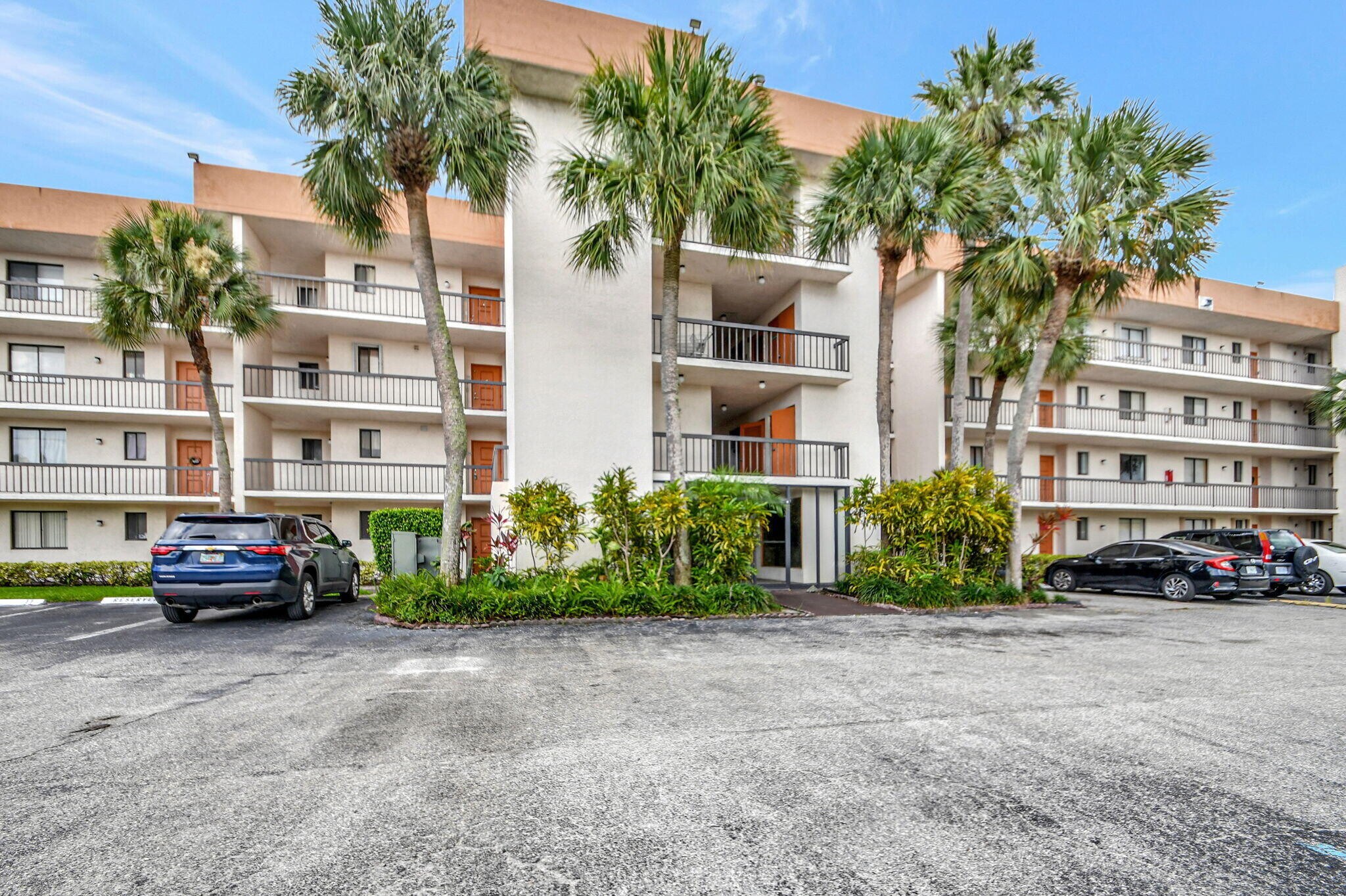 5981 Vía Vermilya Unit 202, Lantana, FL 33462 - Condo for Rent in ...