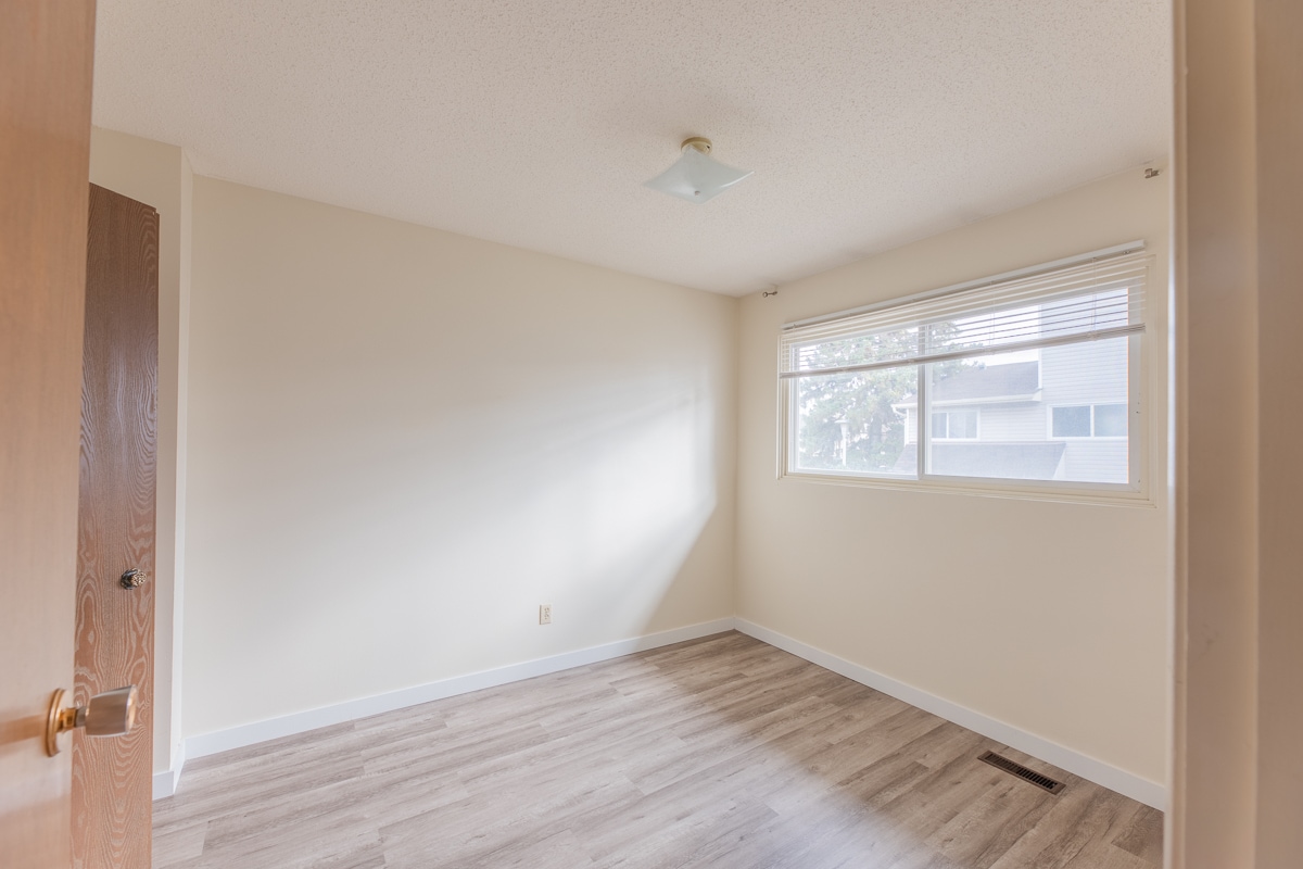 South Ridge Townhomes Apartments - 10542 45 Av Nw Edmonton, AB ...
