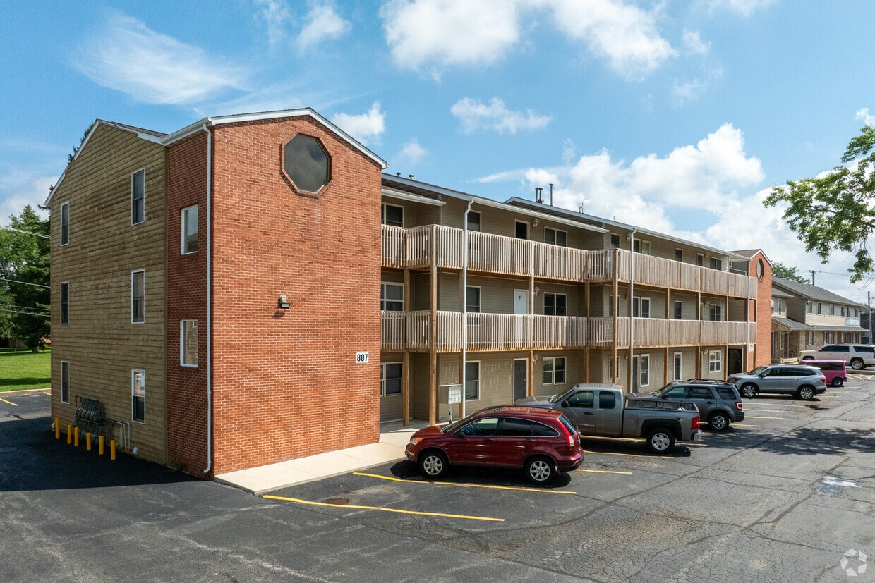 Hunter Star Properties - 1037 Spiros Ct Dekalb, IL 60115 | Apartments.com