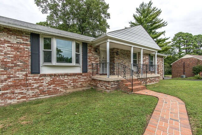 1037 Edwin Warner Dr, Nashville, TN 37205 - House Rental in Nashville ...