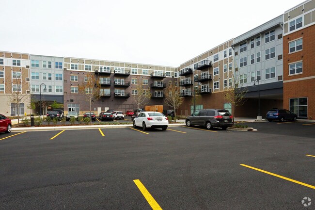 Midtown Square - Apartments in Glenview, IL | Apartments.com