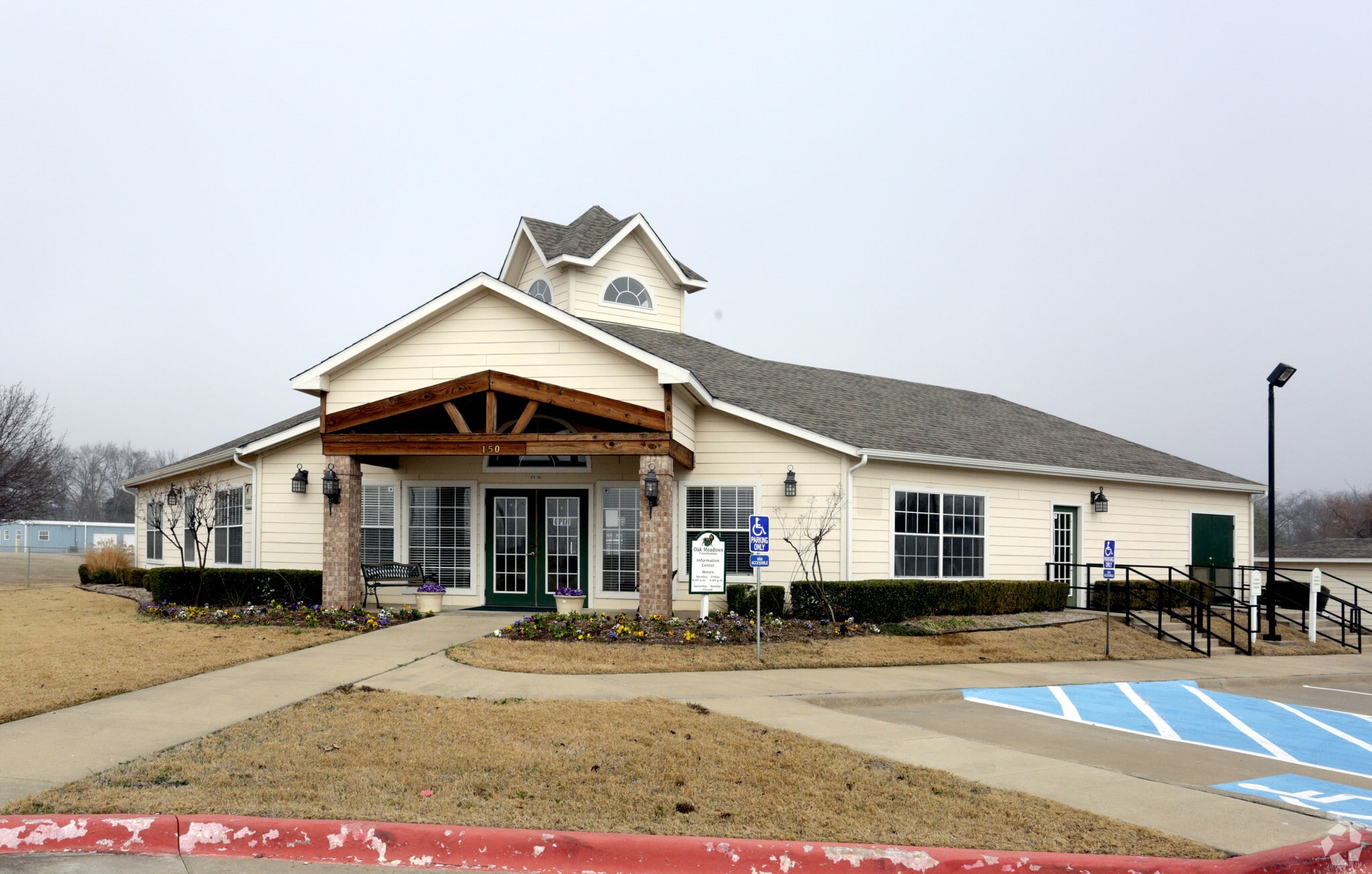 Oak Meadows Townhomes- Income Restricted - 150 Maple St Commerce, TX ...