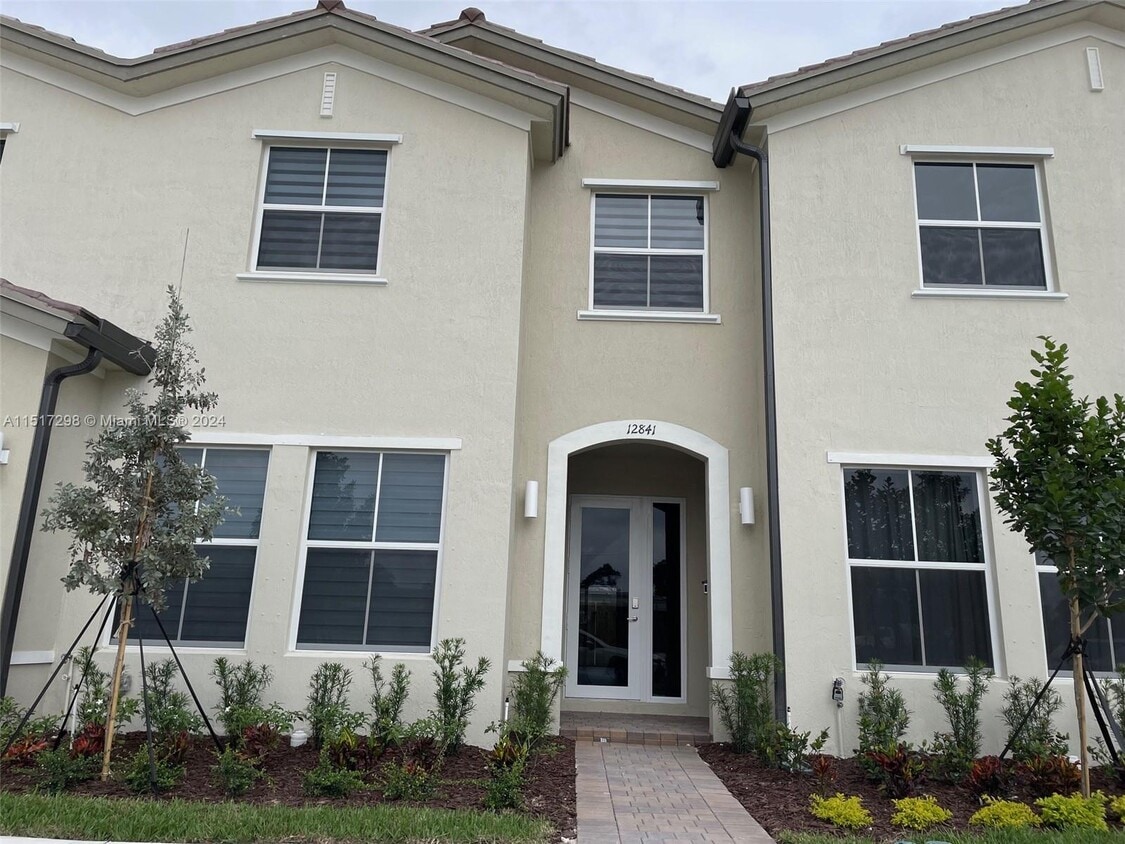 12841 SW 243 Terrace, Princeton, FL 33032 - Townhome Rentals in ...