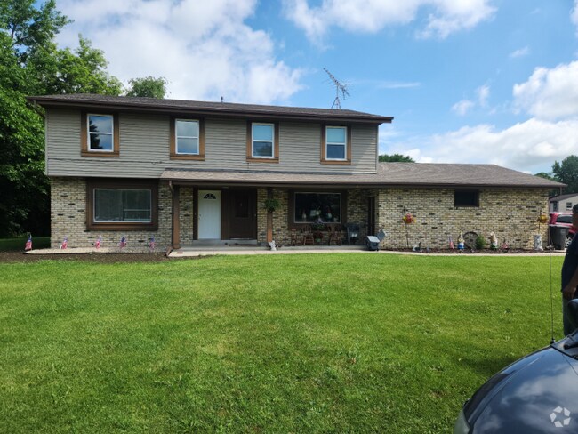 Duplex For Rent in Rochester WI