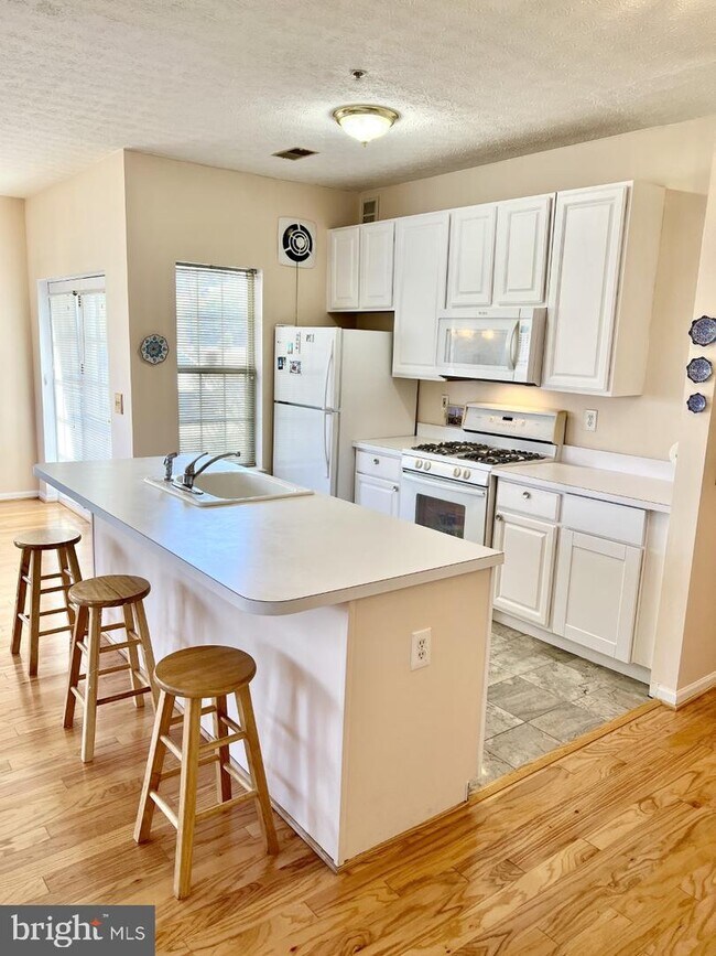 9812 Feathertree Terrace Unit 22, Montgomery Village, MD 20886 - Room ...