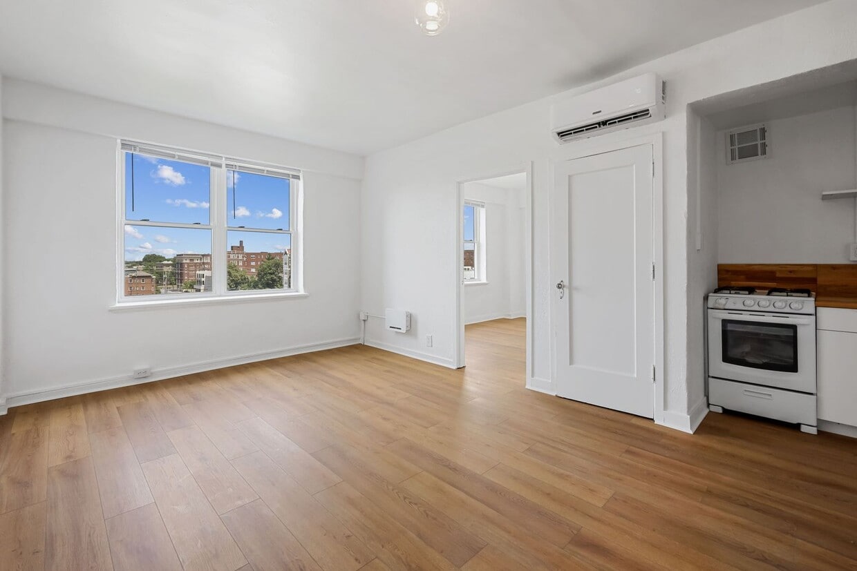 26 E 14th St Unit 503, Indianapolis, IN 46202 - Room for Rent in ...