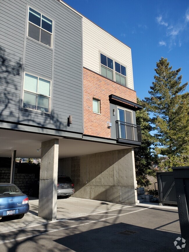 Pullman Reaneys Apartments for Rent with a Swimming Pool - Pullman, WA ...