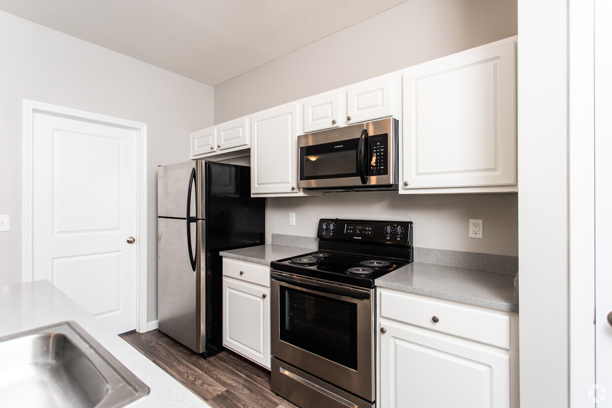 The Villages at Waggoner Park Apartment - 8181 Herald Cv Blacklick, OH ...