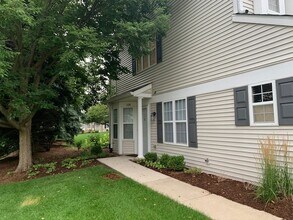 Wind Ridge Apartments for Rent with Hardwood Floors - Naperville, IL ...