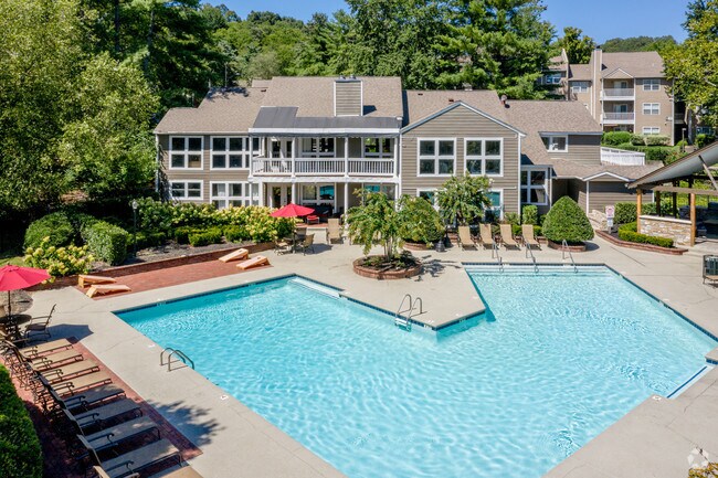 Walnut Hill Manor Houses for Rent with a Swimming Pool - Nashville, TN ...