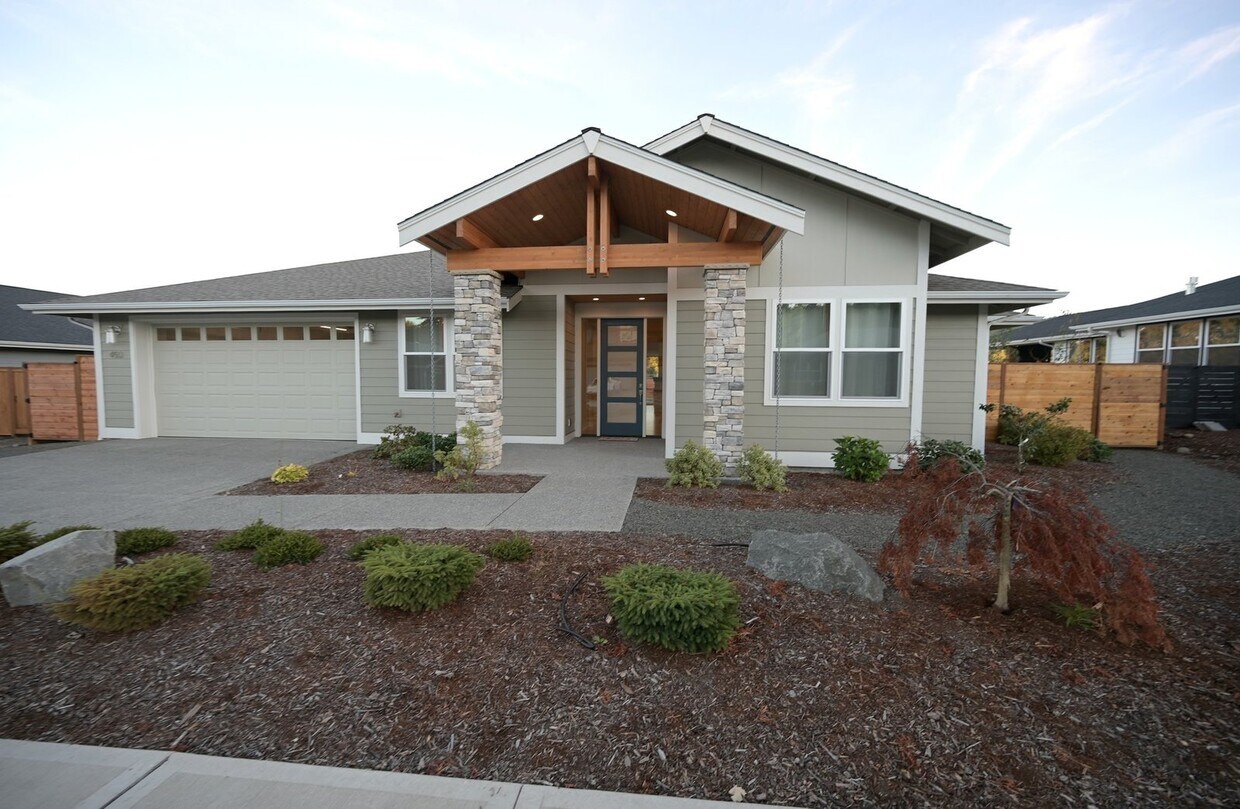 450 Broadmoor St, Sequim, WA 98382 - Room for Rent in Sequim, WA ...