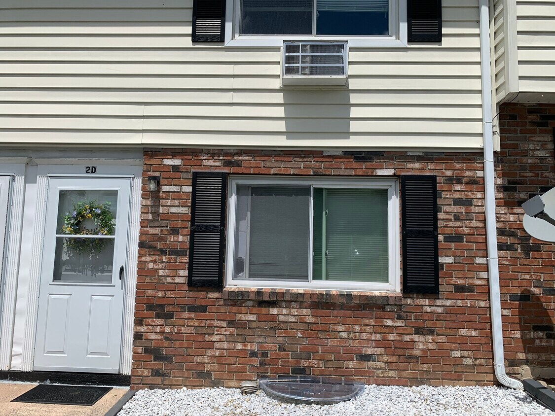 461 Spring St Unit APT 2D, Naugatuck, CT 06770 - Condo for Rent in ...