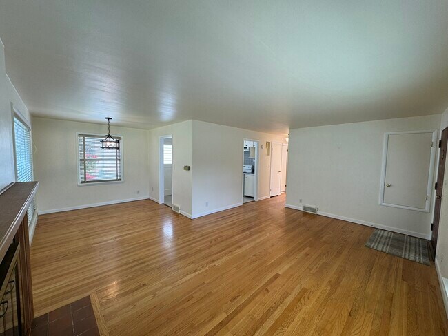 8902 17th Ave NE, Seattle, WA 98115 - House Rental in Seattle, WA ...