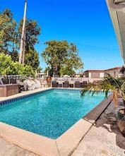 Apartments for Rent with a Swimming Pool in Pinewood FL