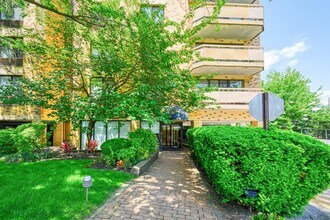 Apartments for Rent with a Swimming Pool in Thomaston NY