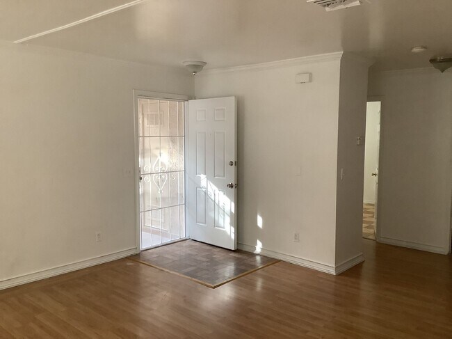 5576 W Rochelle Ave Unit #5C, Las Vegas, NV 89103 - Condo for Rent in ...