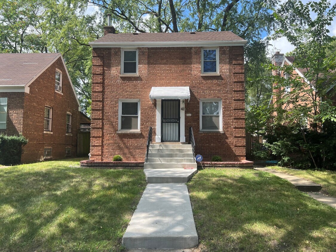 12348 S La Salle St, Chicago, IL 60628 - House Rental in Chicago, IL ...