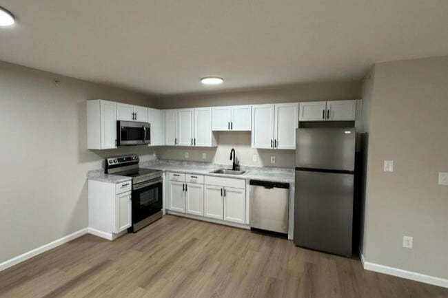 Elm Point Apartments - Apartments in Bloomington, IL | Apartments.com
