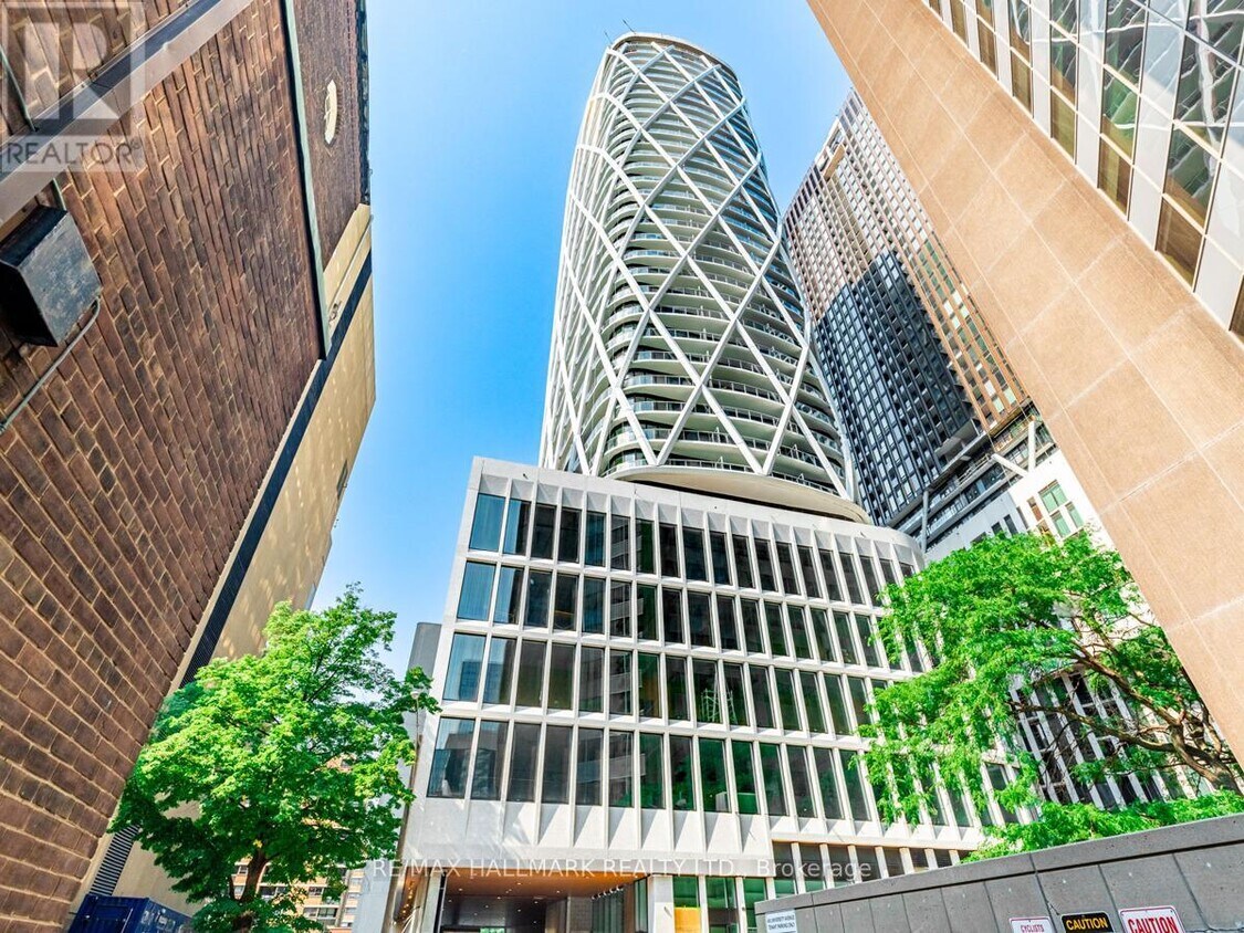 230-1230 Simcoe St, Toronto (Kensington-Chinatown), ON M5T 1T4 - Maison ...