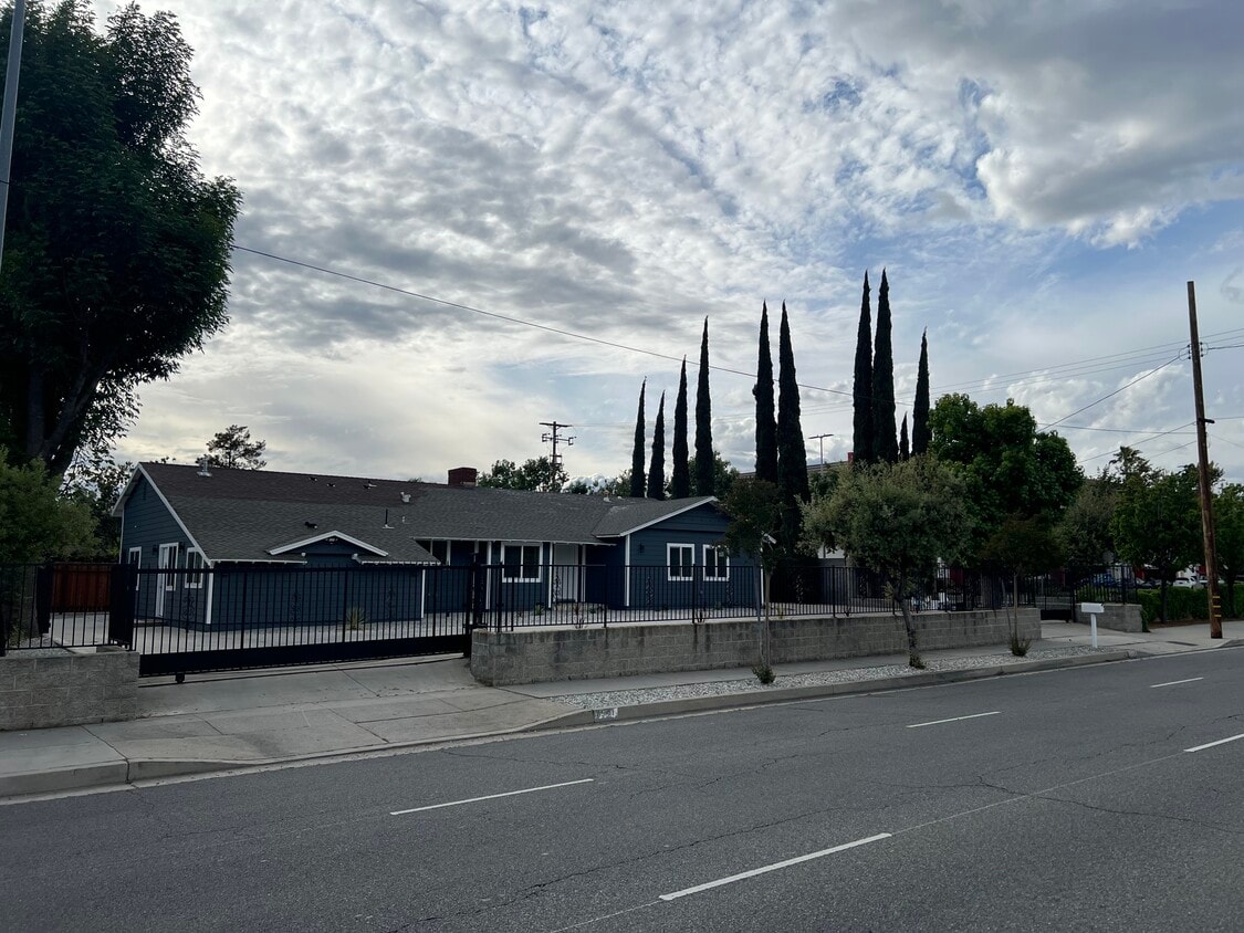 8941 Balboa Blvd, Los Angeles, CA 91325 - House Rental in Los Angeles ...
