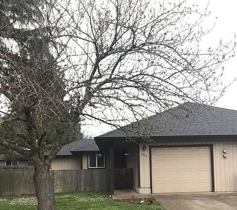 2594-2596 Cubit St Unit 2596, Eugene, OR 97402 - Room for Rent in ...