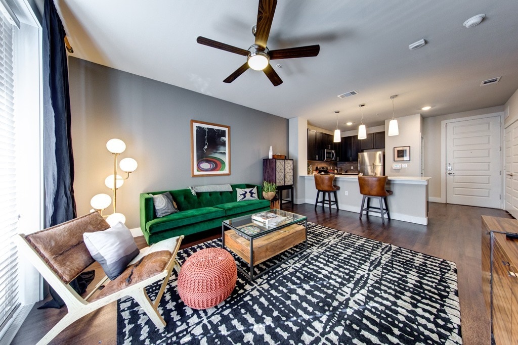 Bell Lakeshore - 2515 Elmont Dr Austin, TX 78741 | Apartments.com