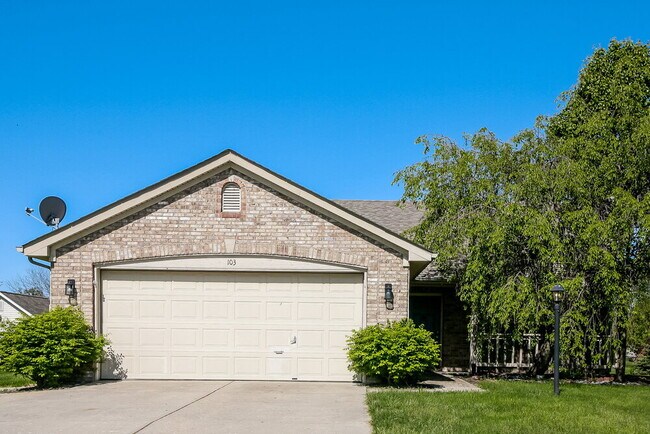 Whitcomb Meadows Apartments for Rent with Hardwood Floors - Greenfield ...