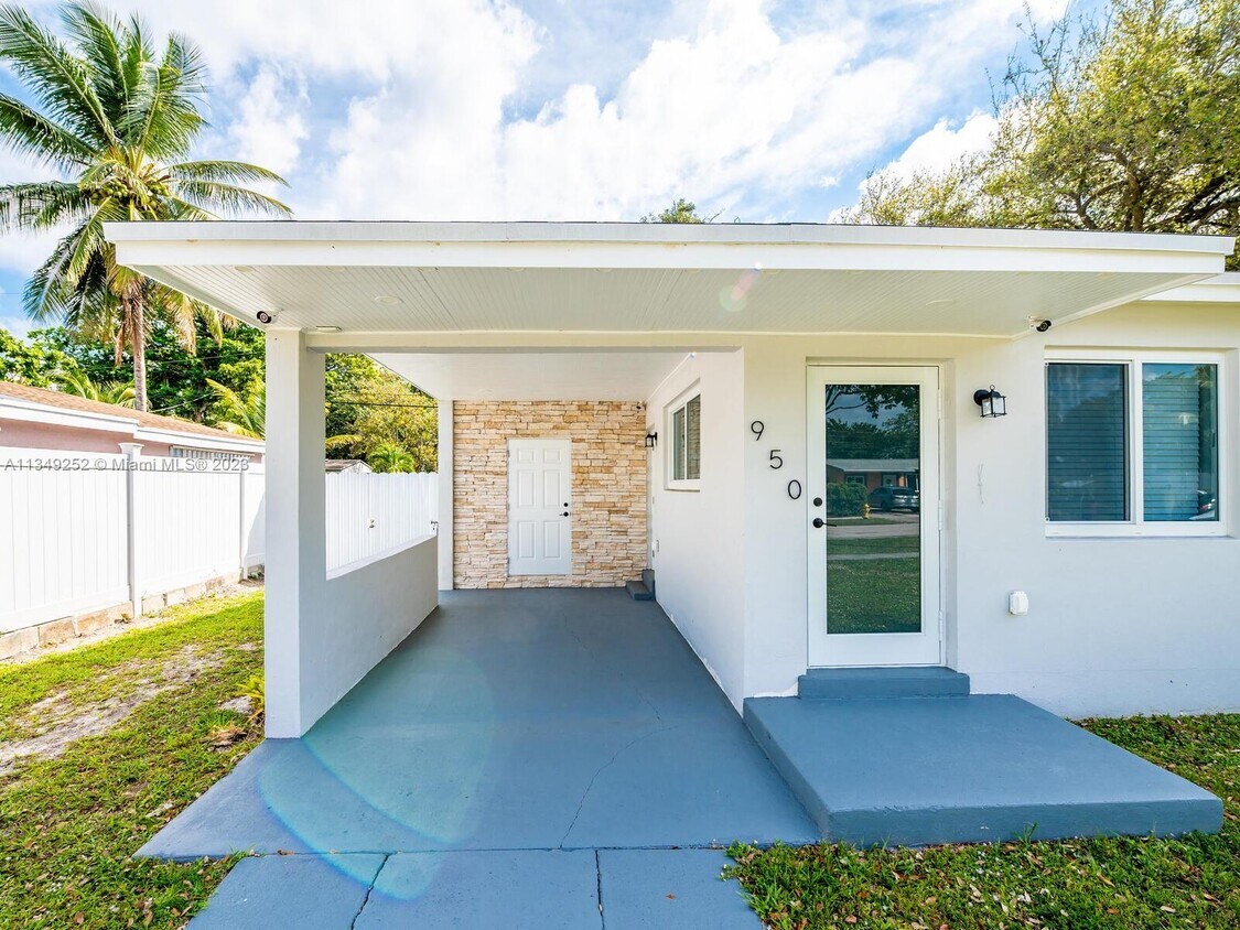 950 NW 34th Way, Fort Lauderdale, FL 33311 - House Rental in Fort ...