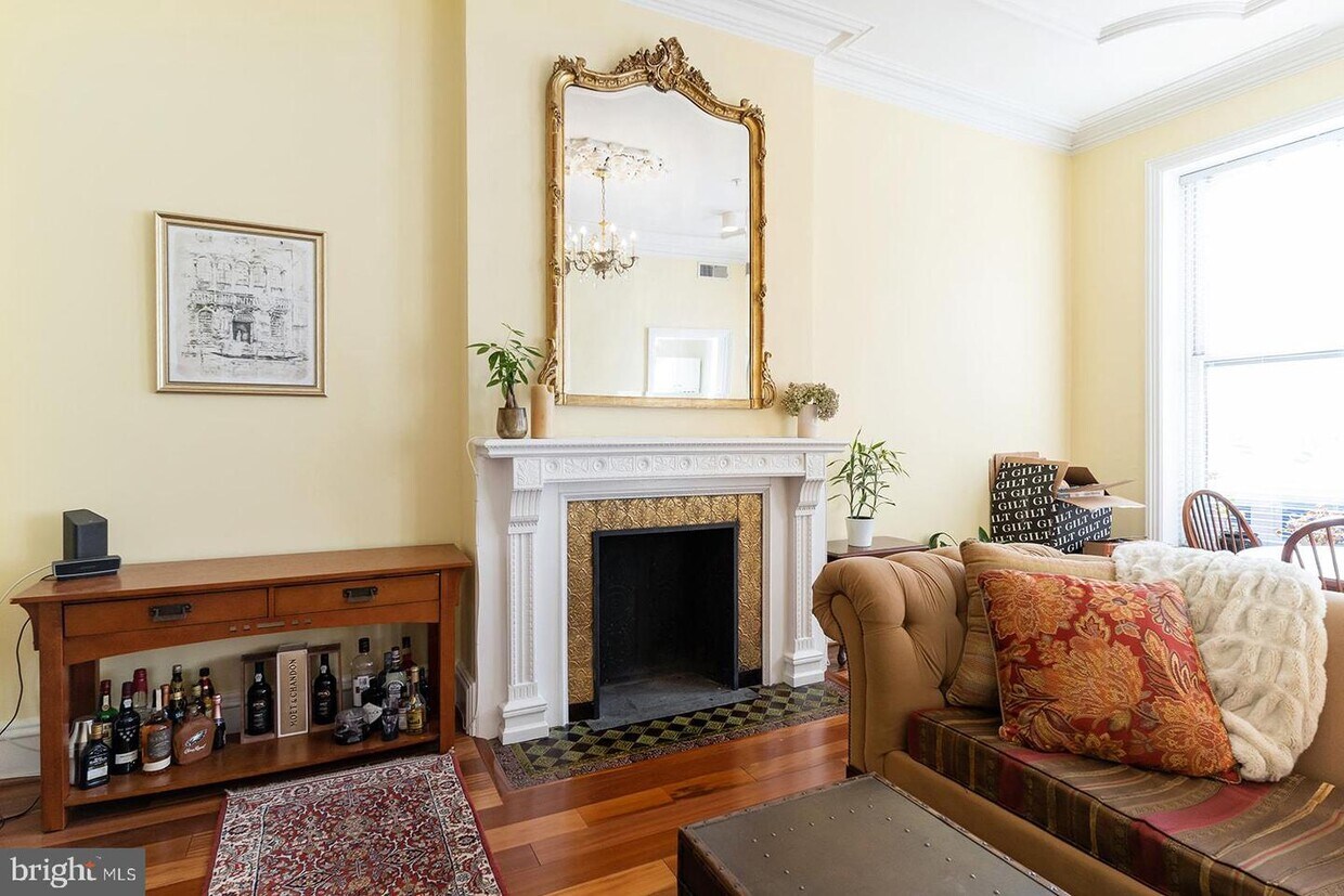 2129 Walnut St Unit 2, Philadelphia, PA 19103 - Room for Rent in ...