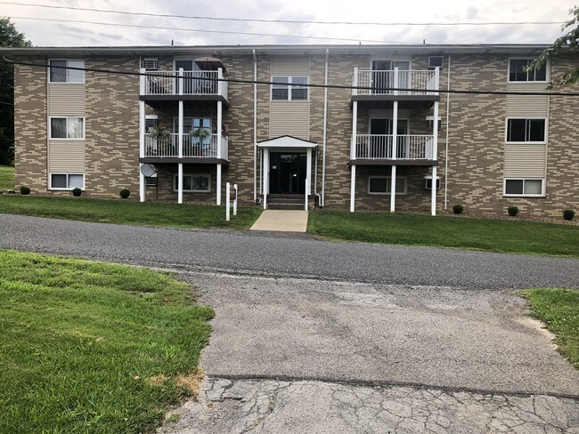 Apartments for Rent with a Walk-In Closet in Hammondsville OH