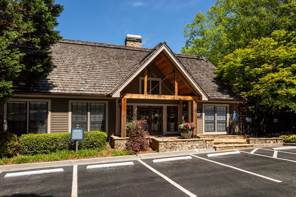 Apartments for Rent with Gym/Fitness Center Near Fontaine Forest ...