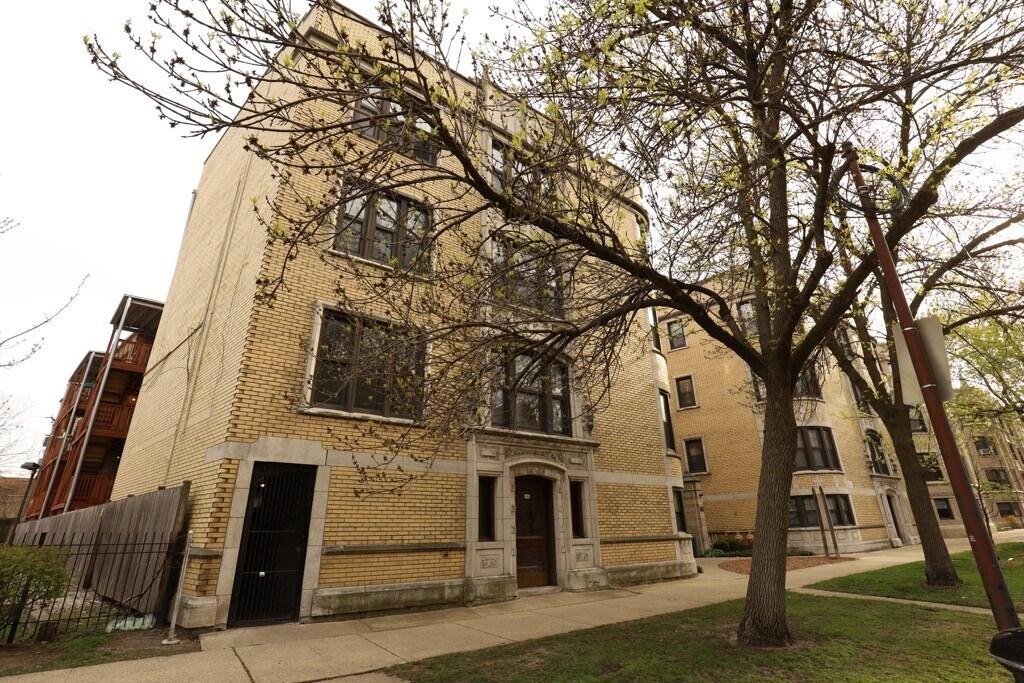 1221 Chase Unit 2, Chicago, IL 60626 - Condo for Rent in Chicago, IL ...