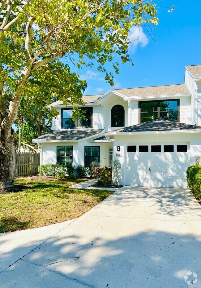 Pelican Bay Apartments for Rent with High Ceilings - Naples, FL ...