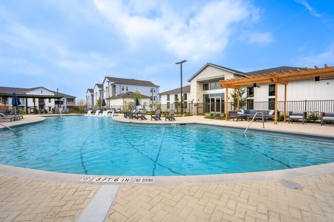 Apartments for Rent with a Swimming Pool Near Hamilton Point ...