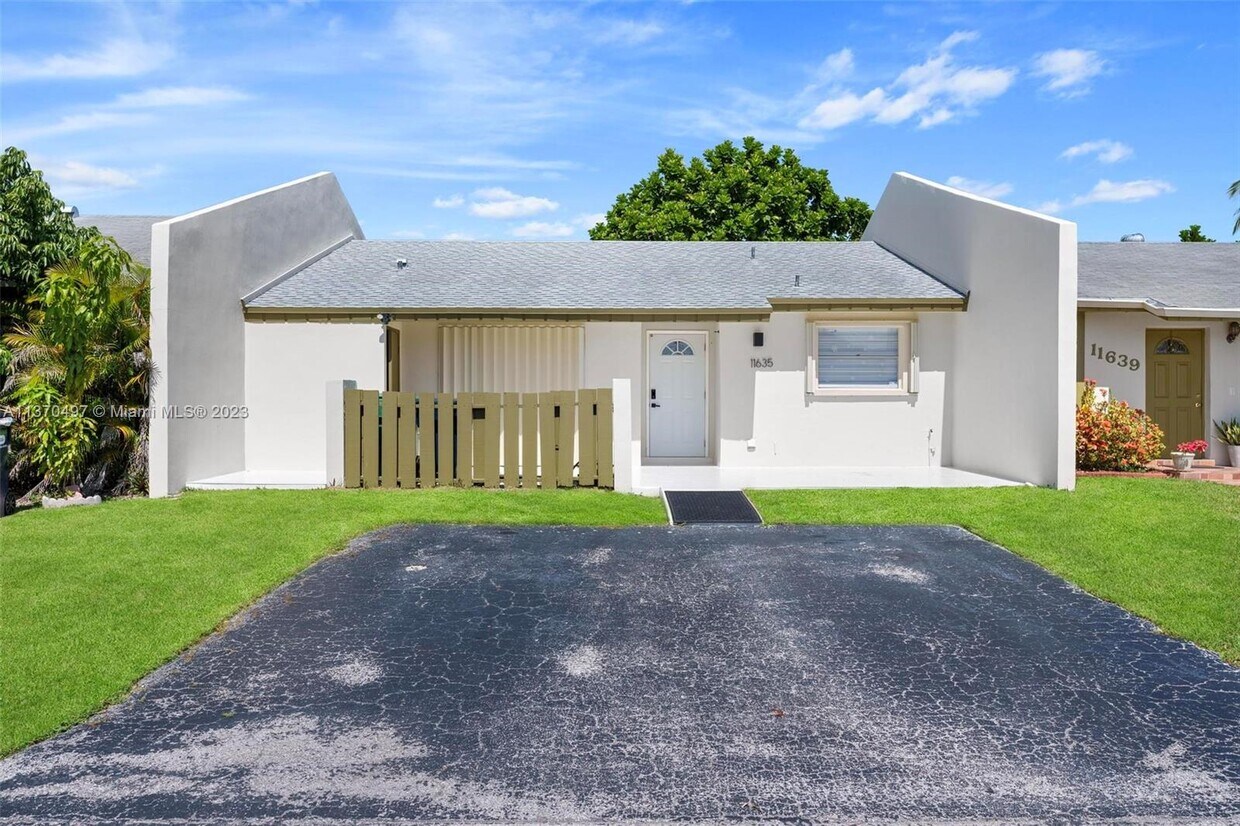 11635 SW 125th Ct, Miami, FL 33186 - Townhome Rentals in Miami FL ...