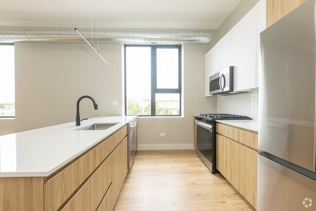 Edgewater Beach Apartments for Rent with EV Charging - Chicago, IL ...