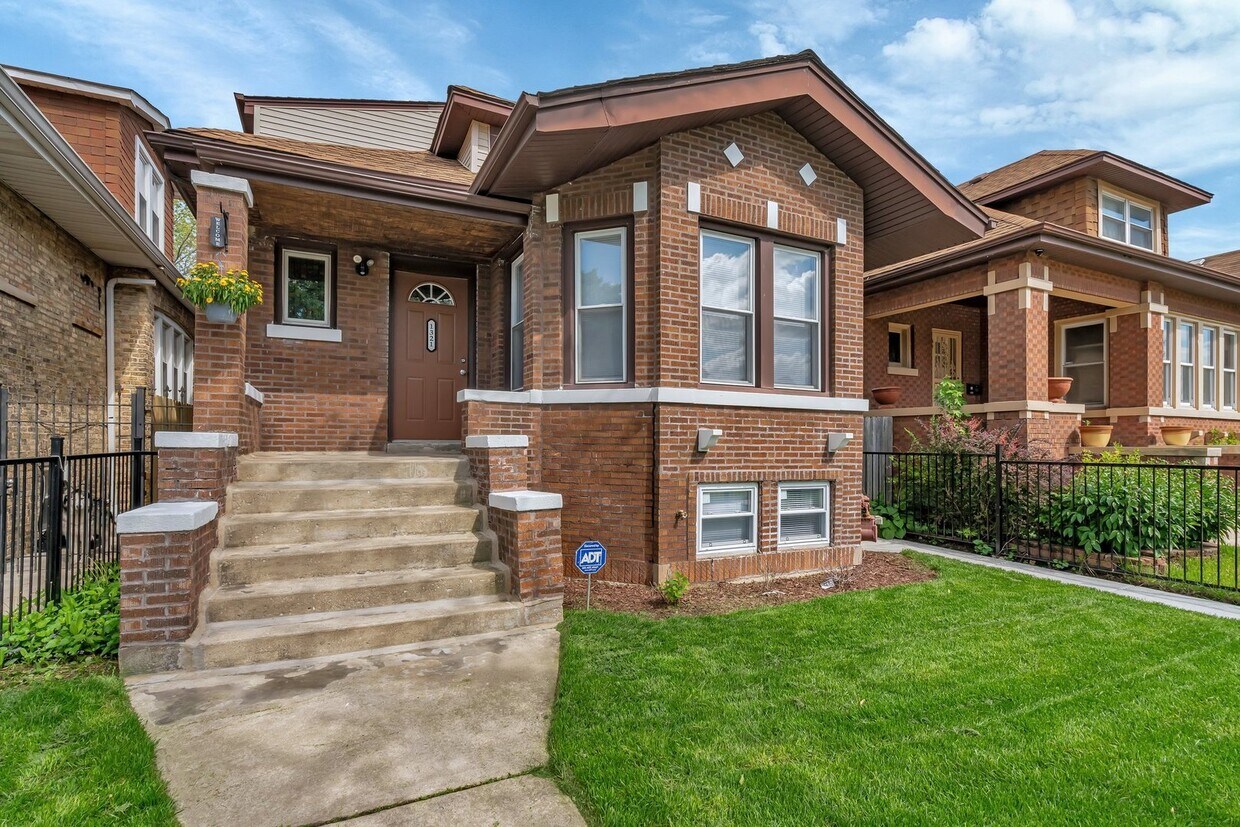 1321 N Mayfield Ave, Chicago, IL 60651 - House Rental in Chicago, IL ...