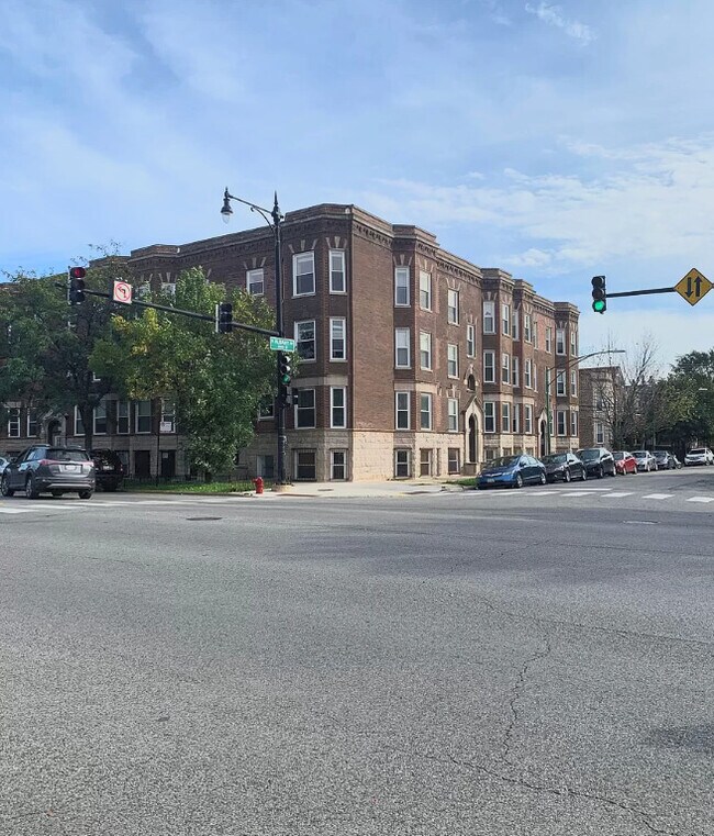 3045 W FULLERTON - Apartments in Chicago, IL | Apartments.com