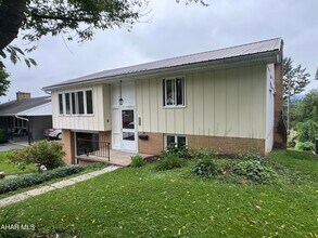 Houses for Rent with a Swimming Pool in Ehrenfeld PA