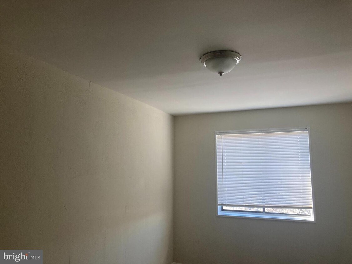 306 37th St SE Unit 204, Washington, DC 20019 - Room for Rent in ...