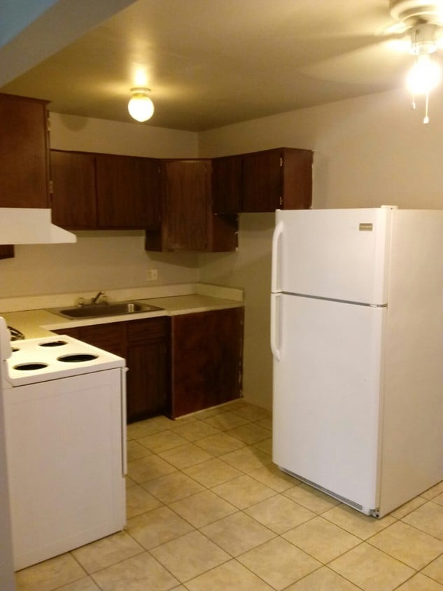 360 Walnut St Unit 202, Wyandotte, MI 48192 - Room for Rent in ...