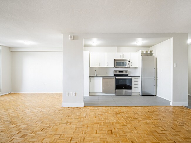 580 The East Mall Apartments - 580 The East Mall Toronto, ON ...