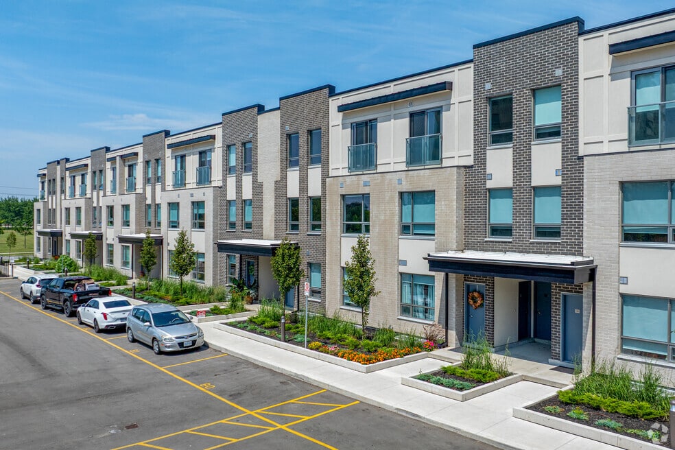 8 Cedarland Dr, Markham, ON L6G 0H4 - Maison de Ville à Louer à Markham ...