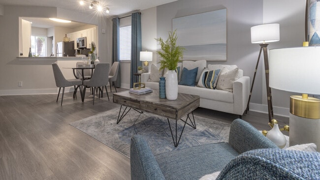 Apartments for Rent with a Walk-In Closet in Fiesta Condominiums ...