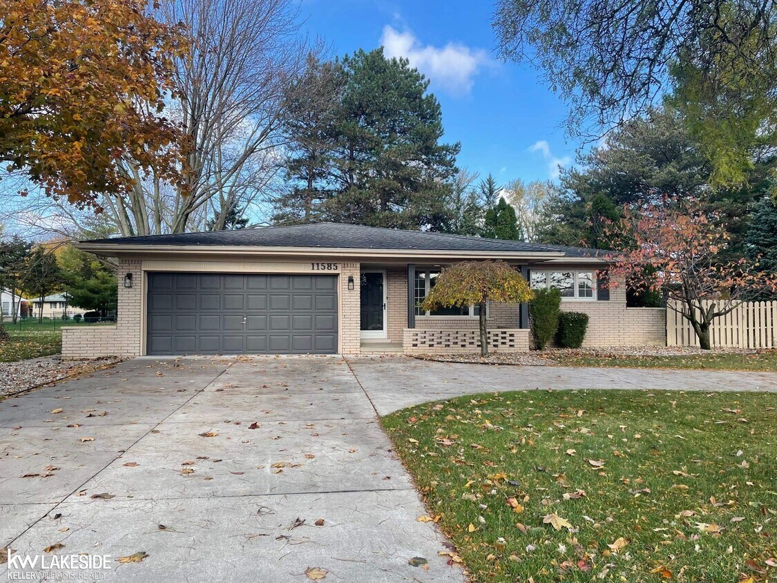 11585 Chicago Rd, Warren, MI 48093 - House Rental in Warren, MI ...