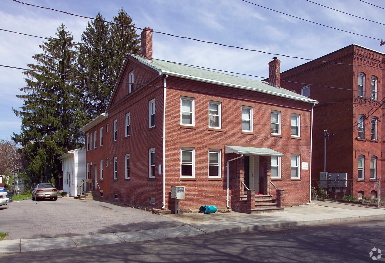 33 School St, Chicopee, MA 01013 - 33 School St Chicopee, MA 01013 ...