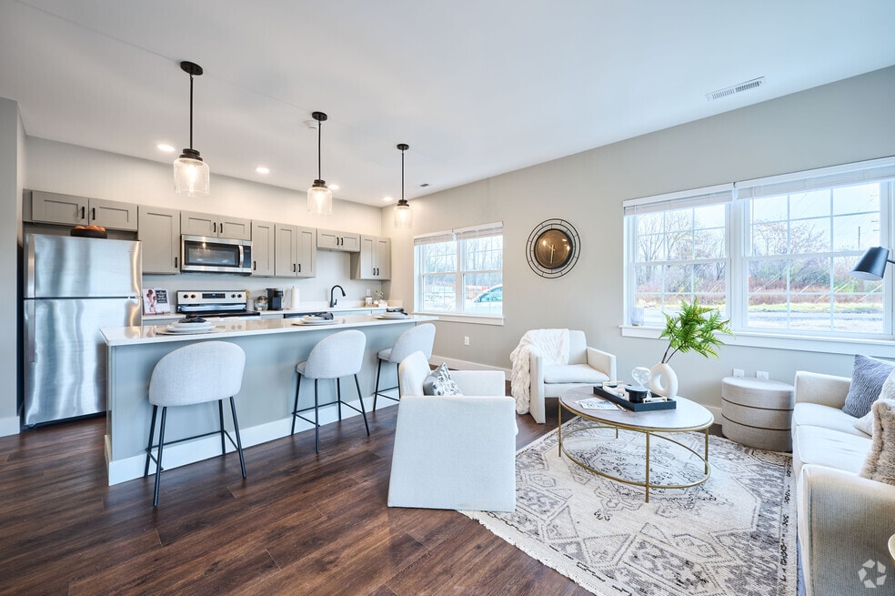 CenterPointe Apartments & Townhomes - 5570 Centerpointe Blvd ...